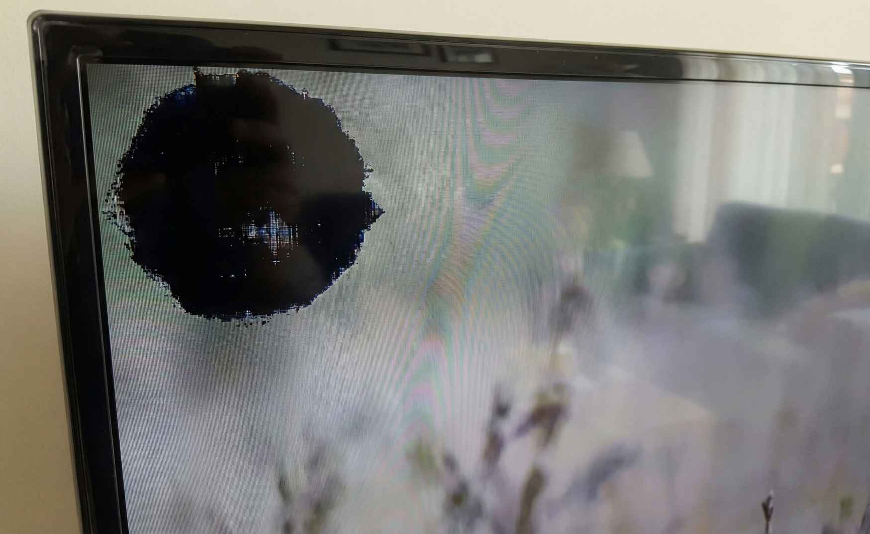 Cracked TV Screen: Can It Be Repaired? Cost Breakdown - Ravi Electronics